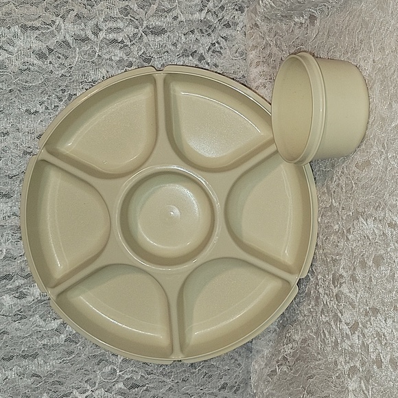 Tupperware | Dining | Tupperware Round Divided Veggie Serving Tray ...